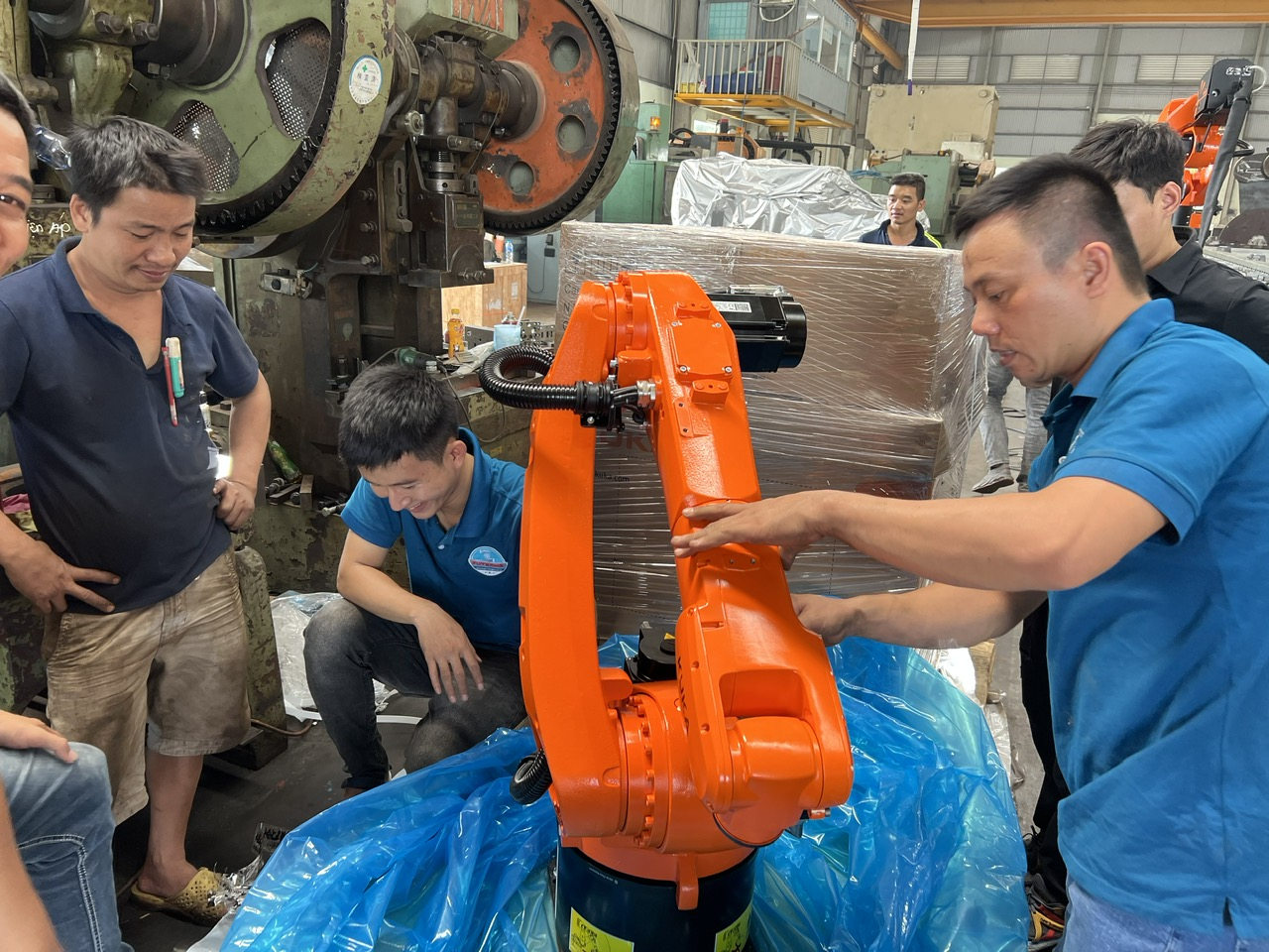 Robot hàn công nghiệp kuka 01